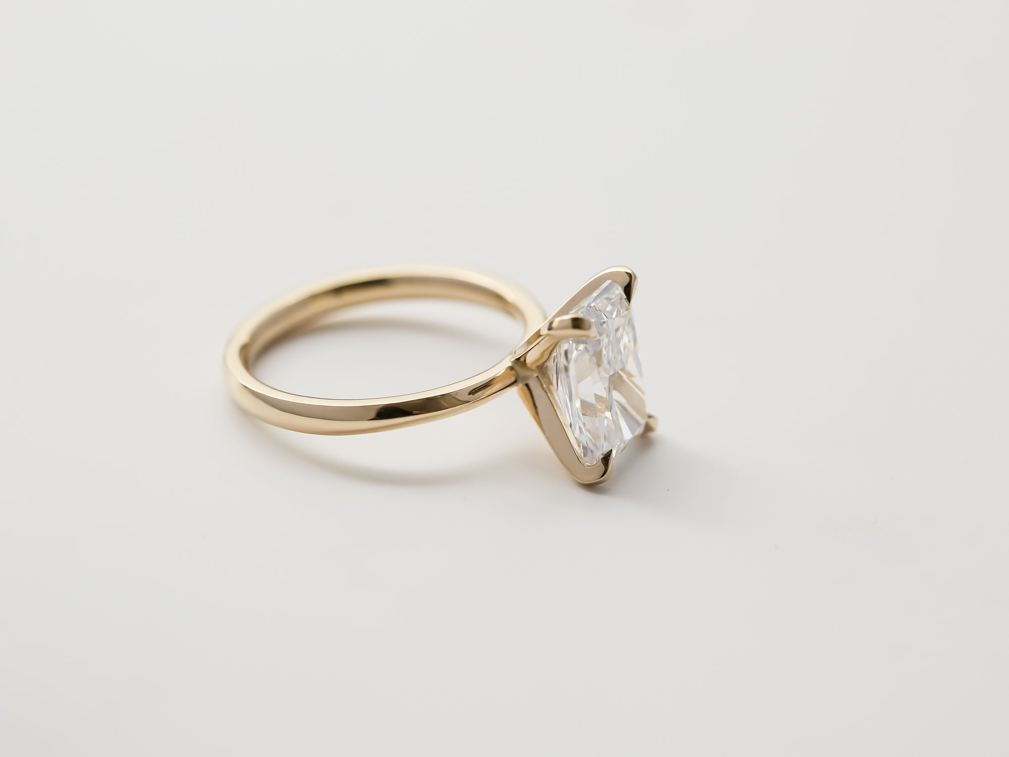 Kobelli Custom Tailored Floating Open Girdle Solitaire Diamond Basic ...